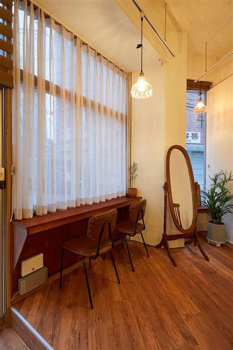 화이트and우드 심플한 디자인의 10평 커피숍 인테리어 비용 Cafe Shop Design Modern Diy Decor