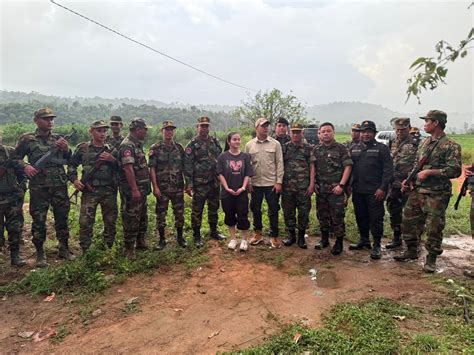 សារព័ត៌មាន ហង្សតូច Added A New Photo សារព័ត៌មាន ហង្សតូច