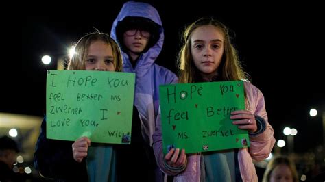 خانم معلمی که با گلوله پسر ۶ ساله در آمریکا زخمی شد قهرمان لقب گرفت