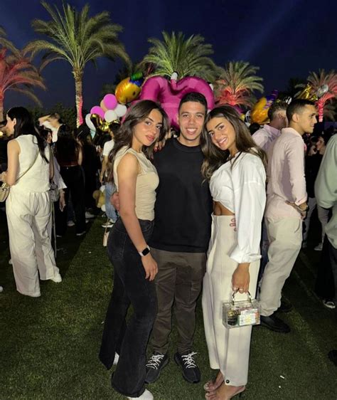 فريدة أشرف، معلومات عن خطيبة حفيد الزعيم عادل إمام صور