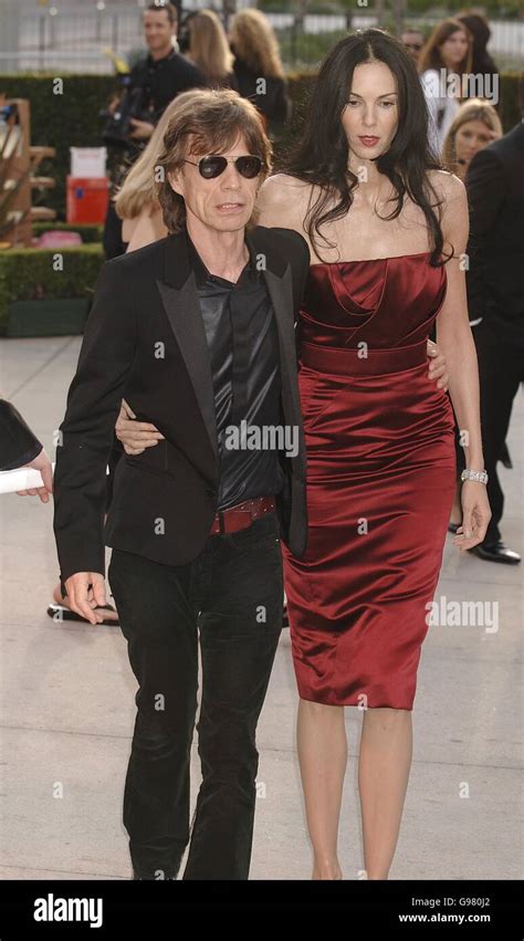 Mick Jagger Et Lwren Scott Arrivent Sur Le Tapis Rouge Banque De