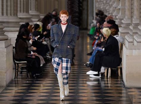 패션엔 [종합] 다이나믹 런웨이 2023 F W 파리 패션위크 트렌드 키워드 11