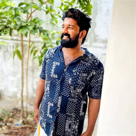 Karthik Babu (@mr___k_b) • Threads, Say more