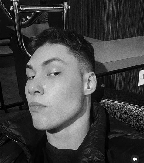 Мокад “гологдсон” Анар хайр дурлалдаа умбаад завгүй ээ ТАС МН