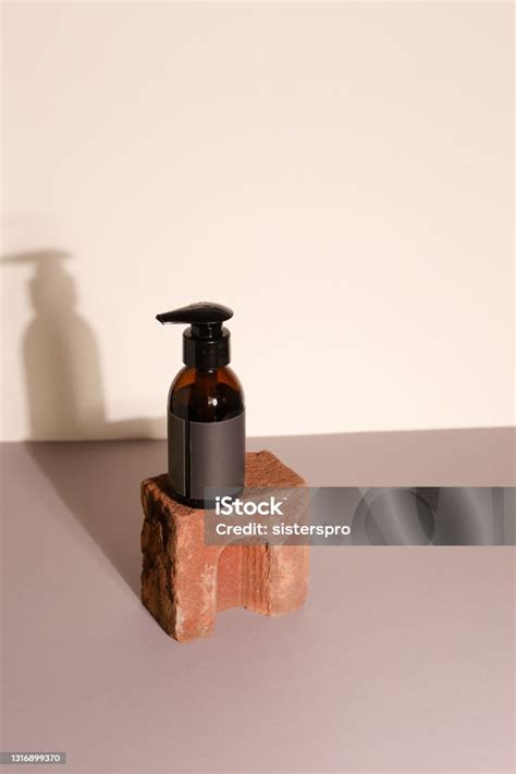 호박색 유리 디스펜서 병 분무기 및 보습제 크림 항아리 천연 화장품 포장 디자인 템플릿 브랜딩 0명에 대한 스톡 사진 및 기타 이미지 Istock