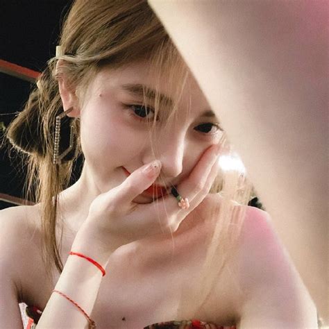 ปักพินโดย Benjamin Eflidito Sedillo Sr ใน Popular Beauty Celebrities