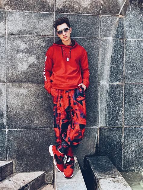 Desainer Patrick Sml Suarakan Aspirasi Dengan Debut Internasional Di Paris Showbiz