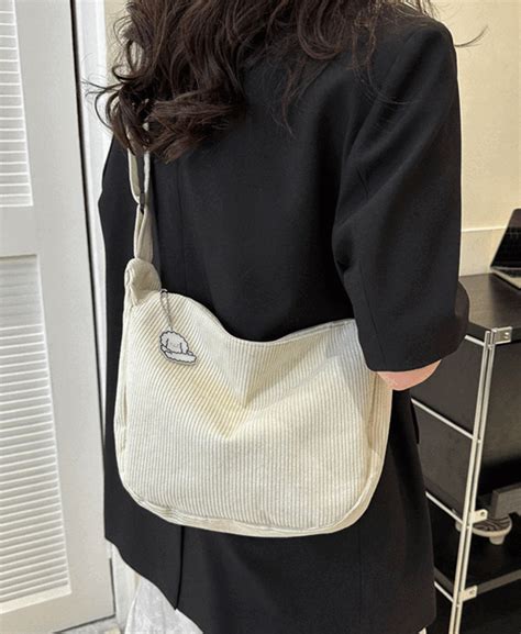 더봉 🔥인기폭주🔥 수납력 최고👜 4컬러 코듀로이 크로스백 숄더백 호보백 가을 겨울 여행 보조백 골덴 가방 학생 성인 수학여행 데일리백 강아지