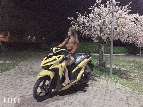 Pin by Uyển on girl xinh moto Celebrities Racing team Women