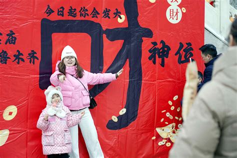 十二师一〇四团新春文化庙会暨非遗集市火热开幕 要闻 师团新闻 兵团胡杨网 兵团胡杨网 新疆兵团新闻门户