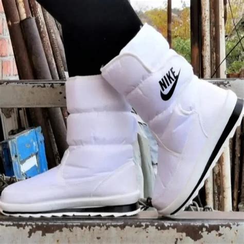 Білі дутики — ціна 860 грн у каталозі Дутики Купити жіночі речі за доступною ціною на Шафі