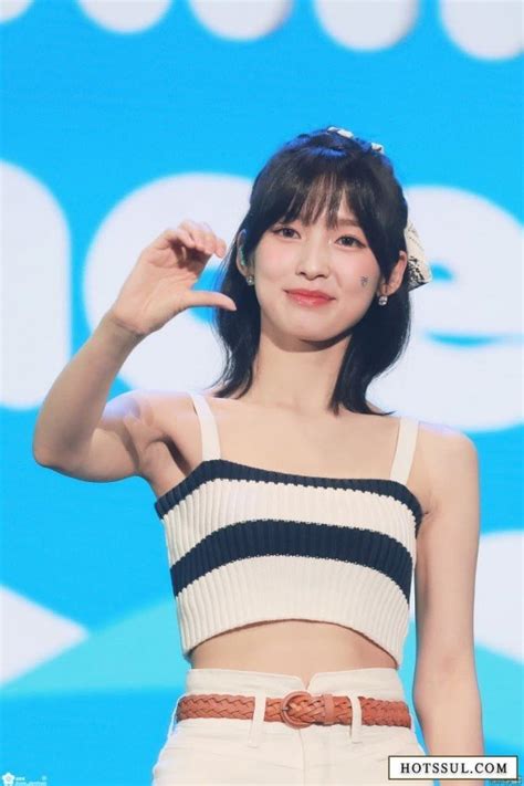 오마이걸 아린 민소매 엉밑살