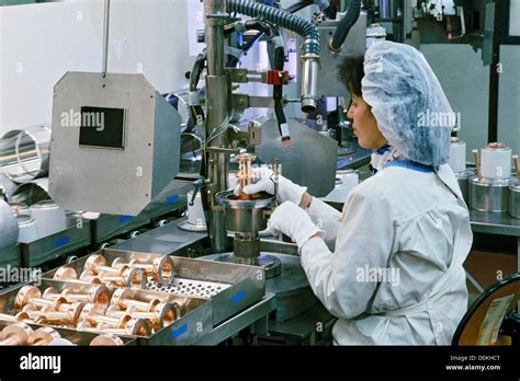 Assembly Of A Vacuum Interrupter Tube For The Generation Of High Frequency Power At A Siemens