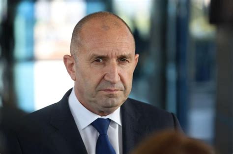 Радев Да твърдиш че еврото няма да вдигне цените е подигравка