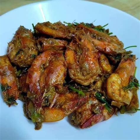 မိသားစု ပုစွန်မကျီးနုအိုးကပ်ချက် ပုစွန်ကိုကျောလယ်ကခွဲ အမြီးပိုင်းလောက