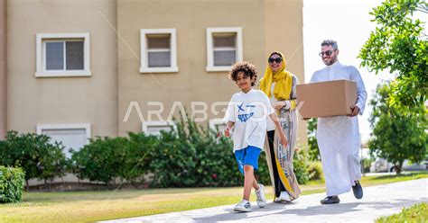 عائلة عربية خليجية سعودية تنتقل للعيش في الأحياء السكنية الراقية