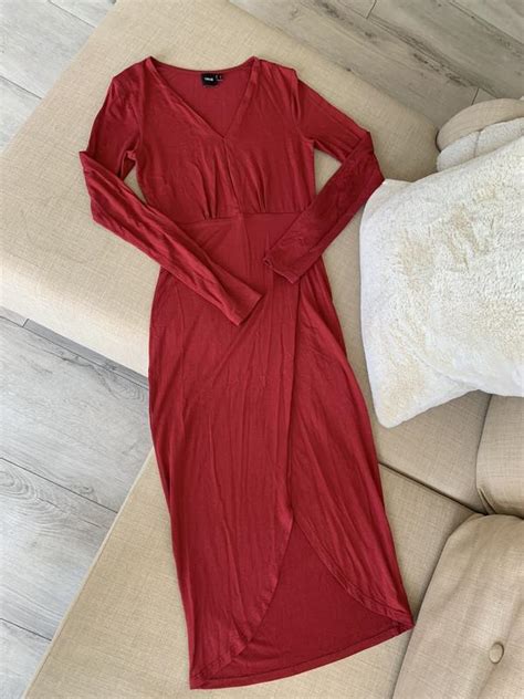 Красиве плаття міді з розрізом Asos — ціна 350 грн у каталозі Сукні міді Купити жіночі речі за