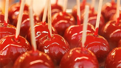Take Candy Apples To Sweet New Heights With This Wispy Topping