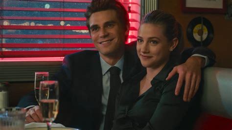 Riverdale That Archie And Betty Moment Came At The Perfect Time