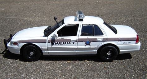 1 24 Scale Model Sheriff Car