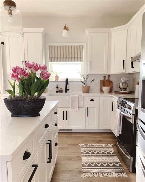 White Cabinets With Black Hardware White Kitchen Cabinets With Black
