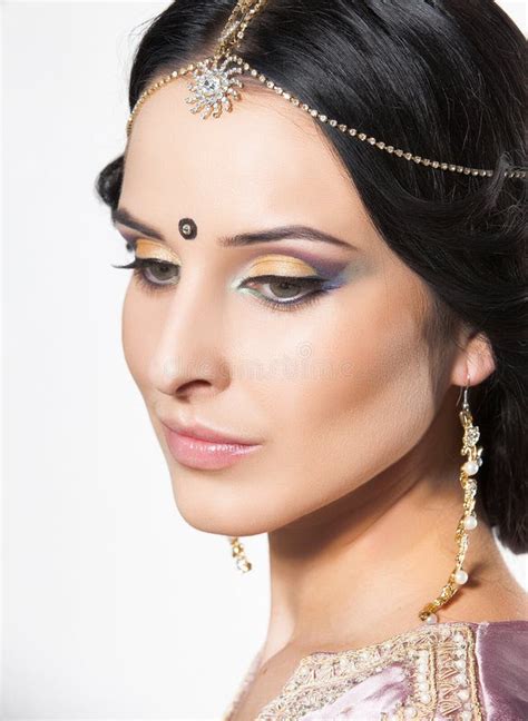 Menina Indiana Bonita Do Retrato Imagem De Stock Imagem De Brilhante Bonito 36237947