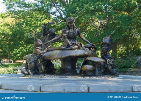 Alice Statue Editorial Image Image Of Metropolitan 201522085