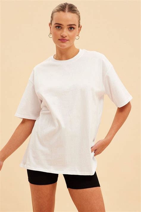 Free Mockups Oversized White T Shirt Tshirt Outfits Clothing Mockup