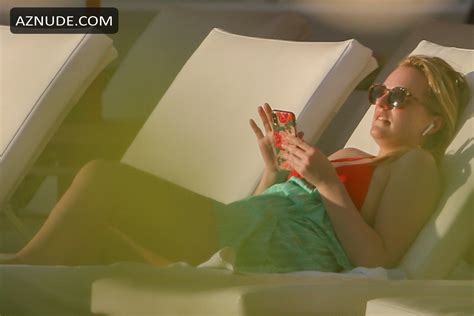 ELISABETH MOSS Nude AZNude