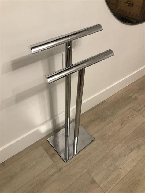what is this 2 tiered chrome object that was in our airbnb bedroom it