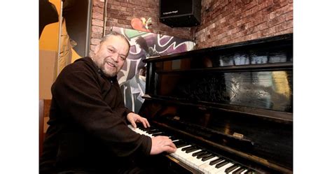 Иван Петрушинов Дядо Коледа от рекламата на Кока Кола остава в София за празниците