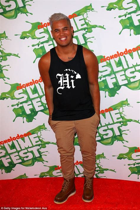 Stan Walker Eats A Very Healthy Salad Amid Health Concerns Daily Mail