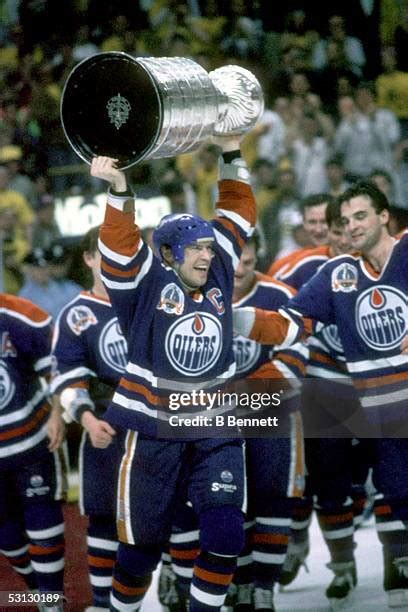 Mark Messier Photos And Premium High Res Pictures Getty Images
