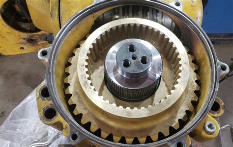 Caterpillar 16m Grader Circle Drive Motor Repair And Rebuilding Motor Mission Machine And Radiator