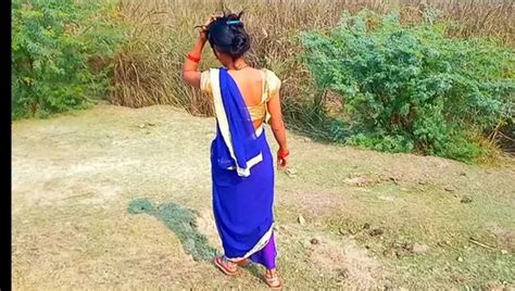 18 Indian Bhabhi Desi Outdoor New Open Field Showing Big Ass And