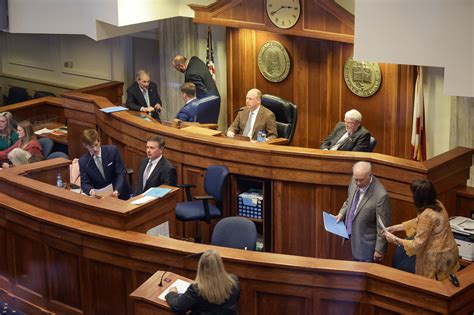 Alabama Gov Kay Ivey Wont Call Special Session To Draw New State