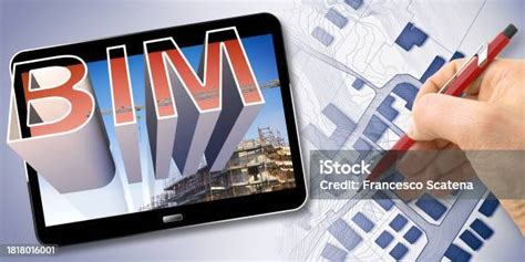 건축 정보 모델링 건축 설계의 새로운 방식 건설 현장에서 금속 타워크레인이 있는 컨셉 이미지 디지털 태블릿의 3d 렌더링 빌딩 정보 모델링에 대한 스톡 사진 및 기타 이미지