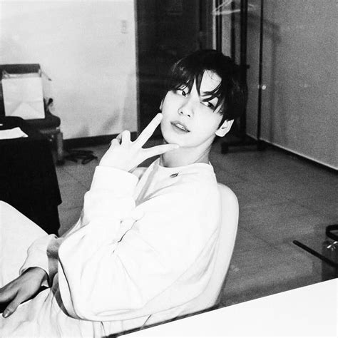 Pin By 𝐚𝐟𝐬𝐚𝐫𝐚 ♡ On ꜱᴏᴏʙɪɴ ★ Hd Anime Wallpapers Black And White Txt