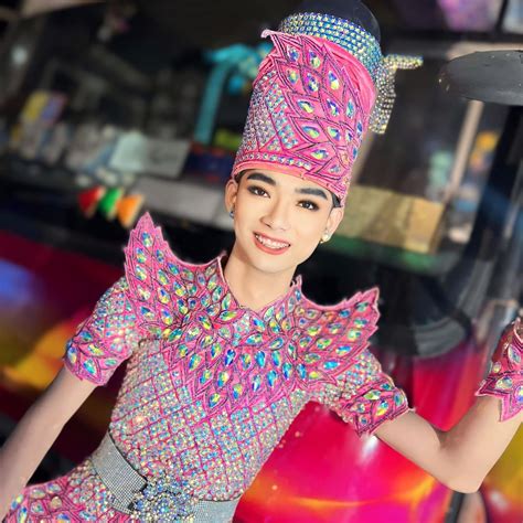 วันนี้โดดไม่ได้ เพราะคนหน้าเวทีเยอะมากก😀 หมอลําใจเกินร้อย ชัยนุวัฒน์หมอลำใจเกินร้อยแฟนเพจ