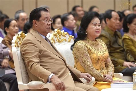 សម្តេច ហ៊ុន សែន សម្រក់ទឹកភ្នែកពេលលើកពីប្រវត្តិស្នេហាជាមួយសម្តេចកិត្តិព្រឹទ្ធបណ្ឌិត សុីសុីថាមស៍