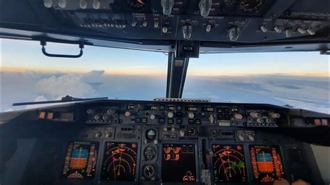 Boeing 737 Stunning Landing Cockpit View Amazing Pilot Skills Gopro