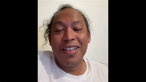 ခြက္ျပေတာင္းစားေနတဲ့ စကၤာပူက မအုိင္းရင္းကုိ ကုိကုိလြင္ ဒဲ့ျဖဲေနၿပီ။ Youtube