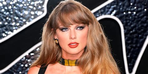 Taylor Swift Celebrated Her 35th Birthday 5 Photos Fans Debate Are