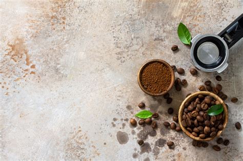 커피 머신의 재료 돌 싱크대에 커피 콩과 분쇄 분말 상단보기 평면 누워 배경입니다 공간을 복사합니다 0명에 대한 스톡 사진 및 기타 이미지 Istock