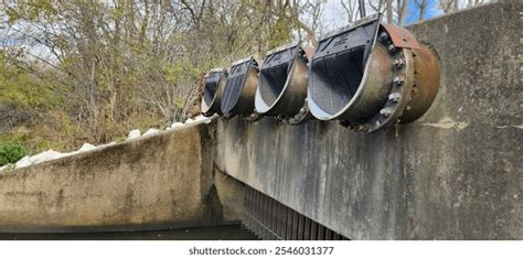 474 Imágenes Fotos De Stock Objetos En 3d Y Vectores Sobre Stormwater Overflow Shutterstock
