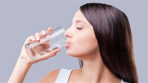 Side Effects Of Drinking Water While Standing Healthshots