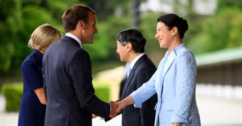 포토 반갑게 인사나누는 프랑스 대통령 부부와 일왕 부부