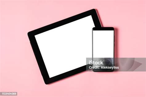 창백한 배경에 휴대 전화와 태블릿 텍스트 또는 응용 프로그램 디자인을 위한 템플릿 0명에 대한 스톡 사진 및 기타 이미지 0명 개념 개념과 주제 Istock