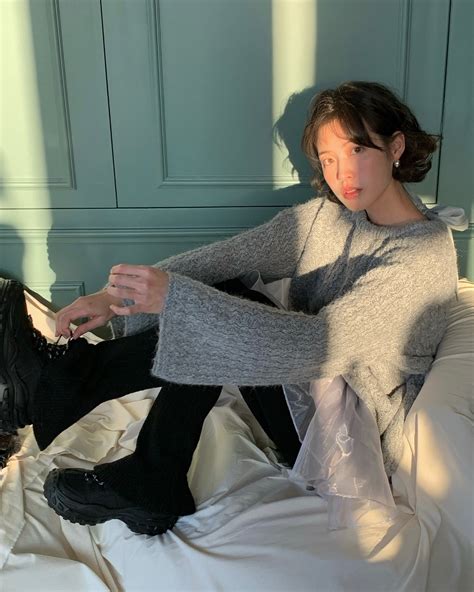 프롬비기닝 다들 연말에 뭐입을지 정하셨나요🩶 비기닝과 함께 늘 기분 좋은 설렘이 함께하길 바라는 마음에 연말아이템을 포함한 겨울 제품들 최대 80 세일 진행하고 있어요