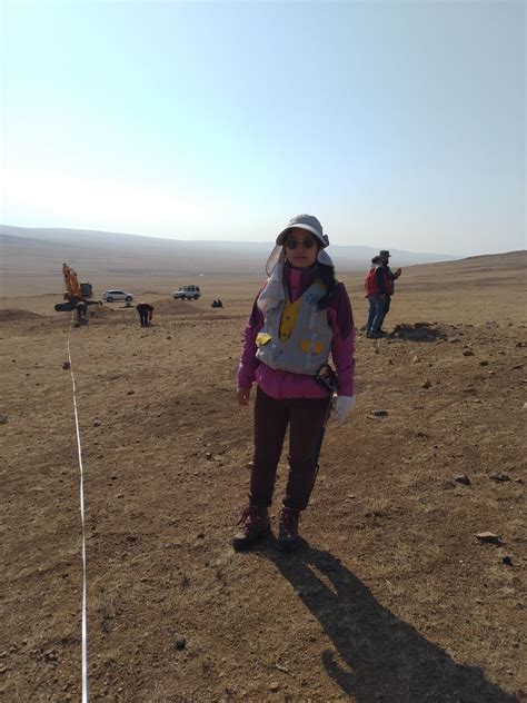 Би геологич фото зургийн уралдаан Оролцогч А Болор Эрдэнэ Зургийн тайлбар Хээрийн ажил